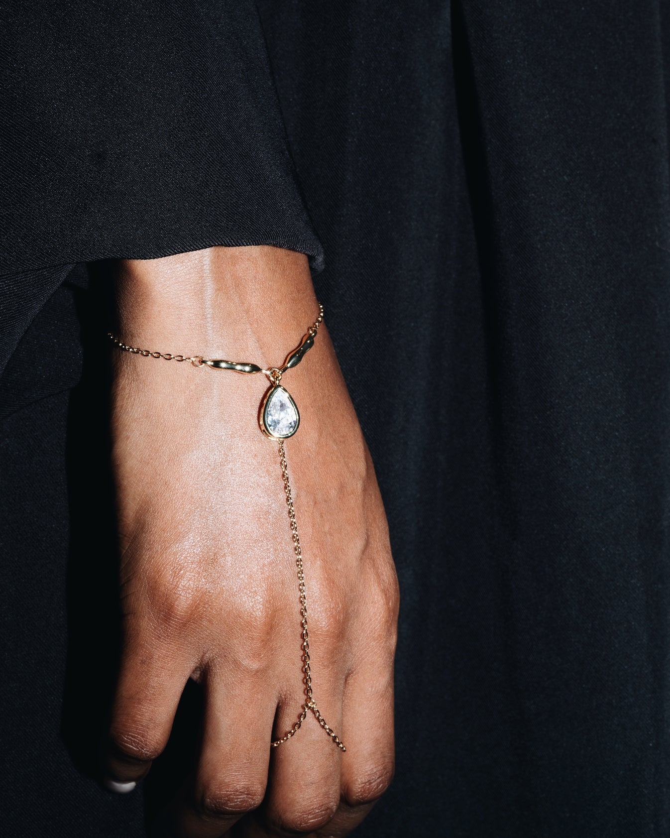 Suspendue Goutte Hand Harness – Studio Baloge